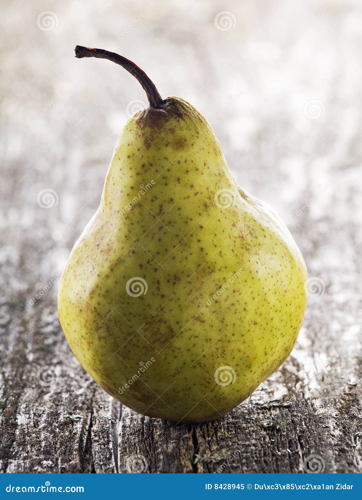 Peer stock afbeelding. Image of peer, vers, zoet, hout - 8428945