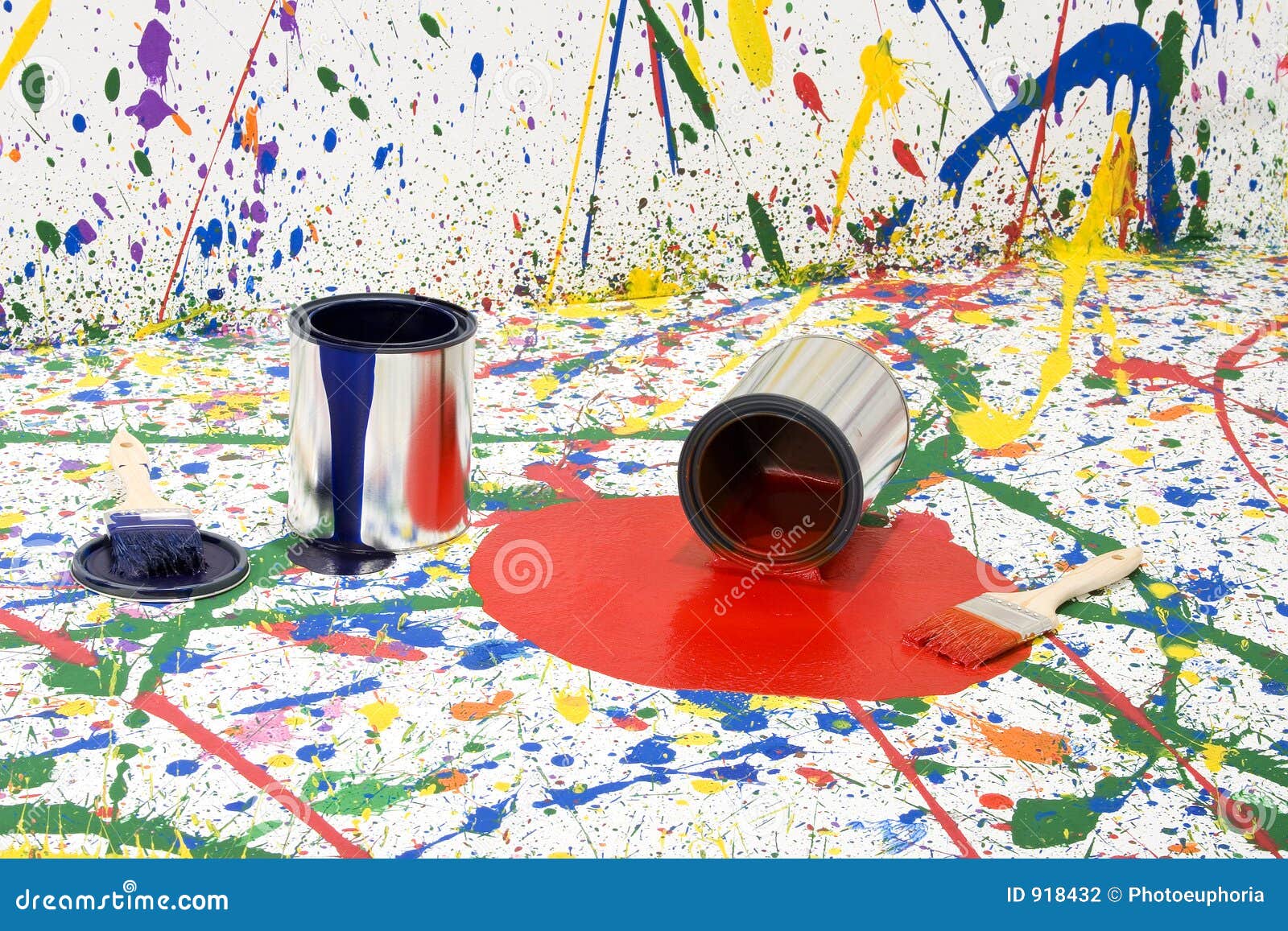 Peignez la pagaille photo stock. Image du métal, balai - 918432