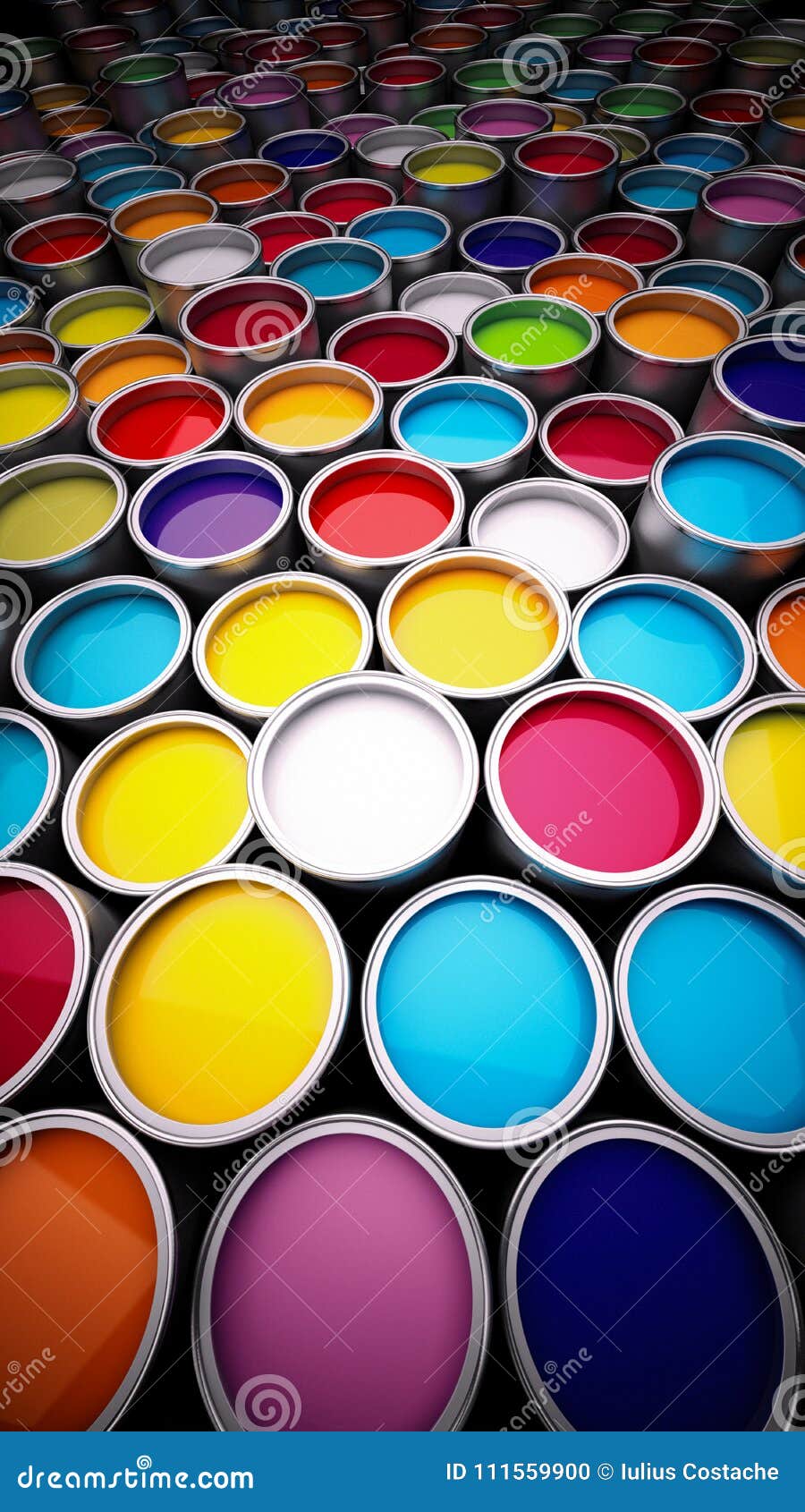Peignez les bidons photo stock. Image du rose, coloré - 111559900