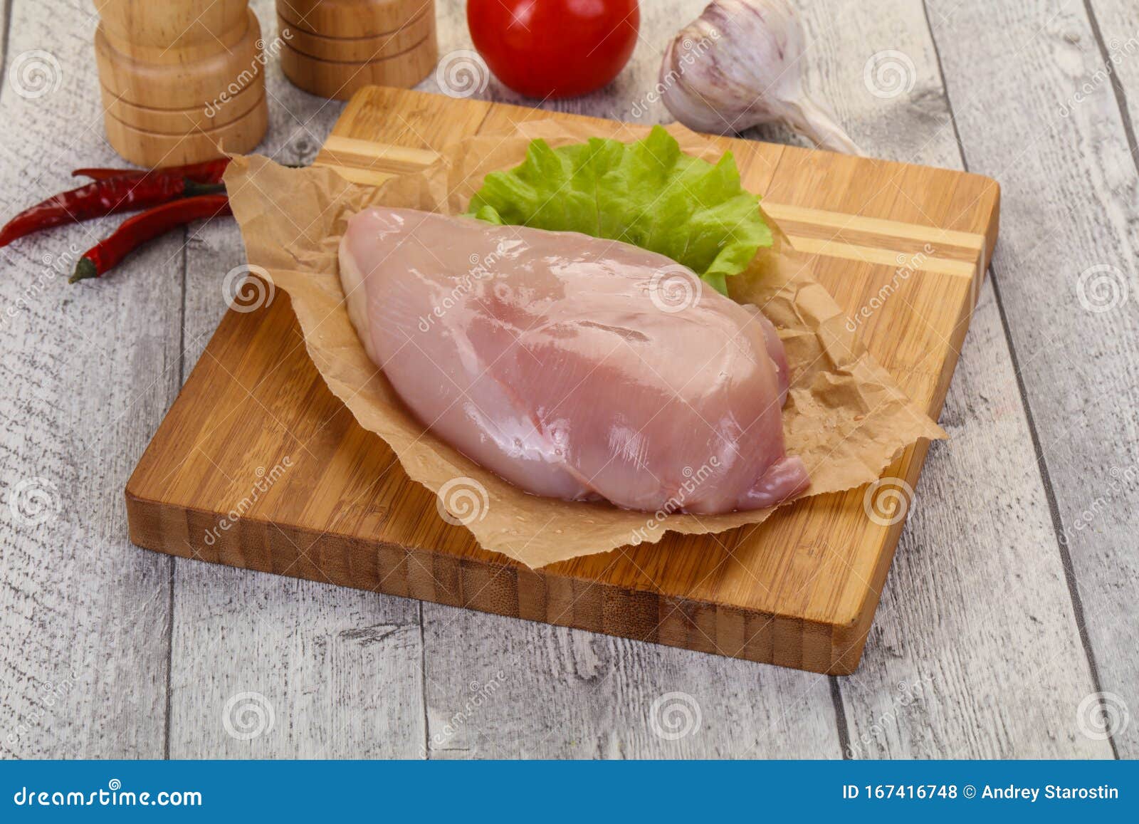 Peito de frango cru foto de stock. Imagem de faixas - 167416748