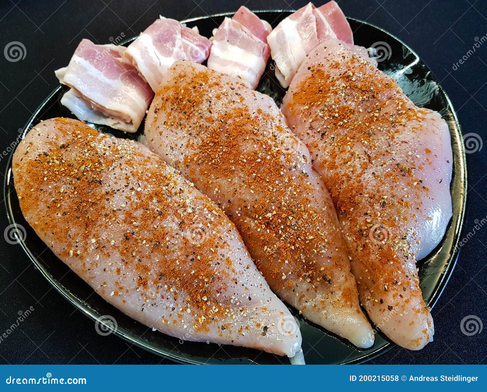 Peito de frango molhado foto de stock. Imagem de alho - 200215058