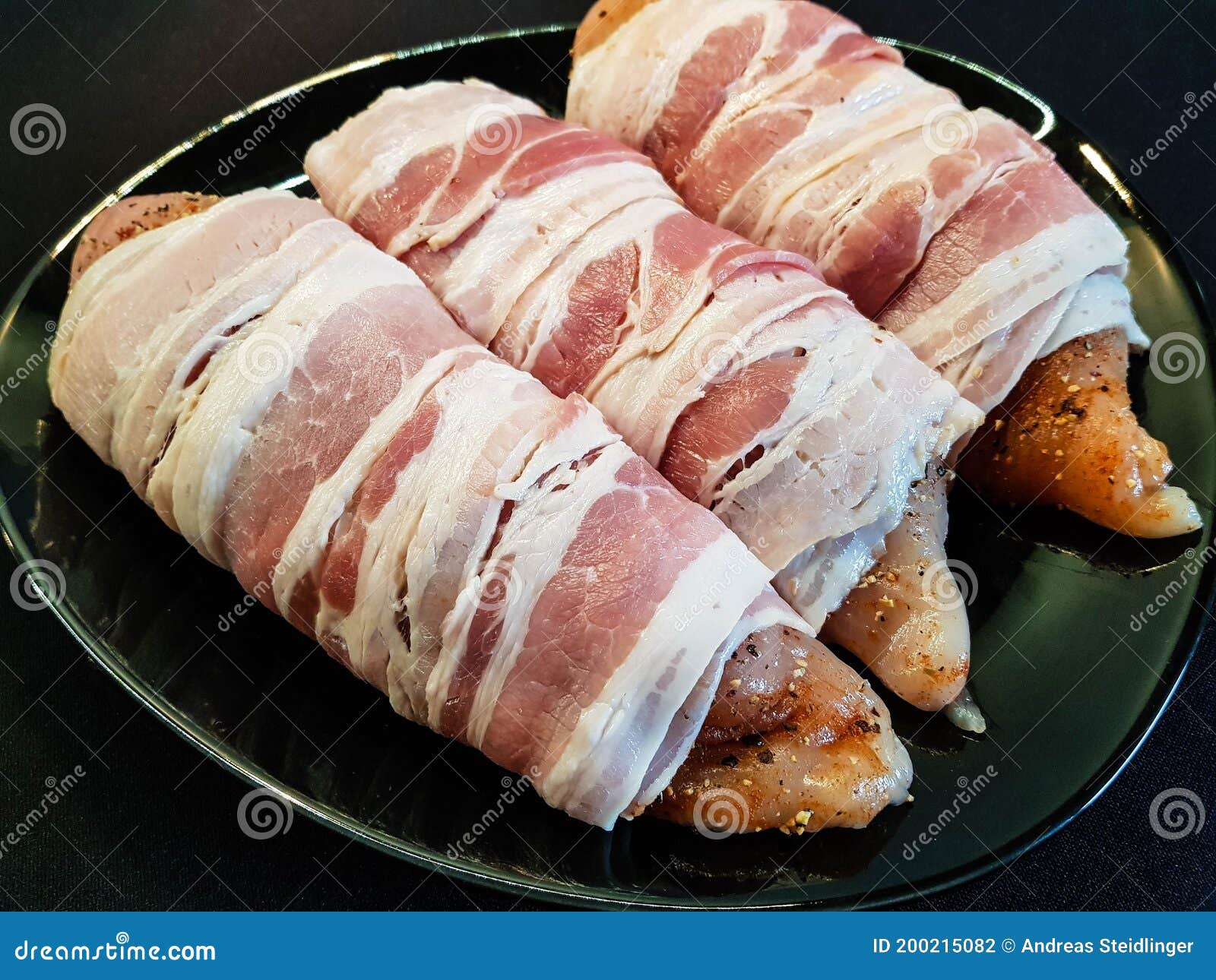 Peito de frango molhado foto de stock. Imagem de grade - 200215082