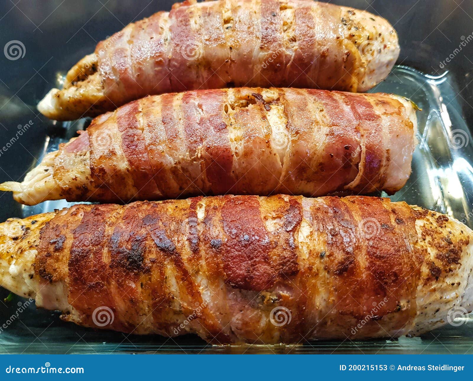 Peito de frango molhado imagem de stock. Imagem de ervas - 200215153