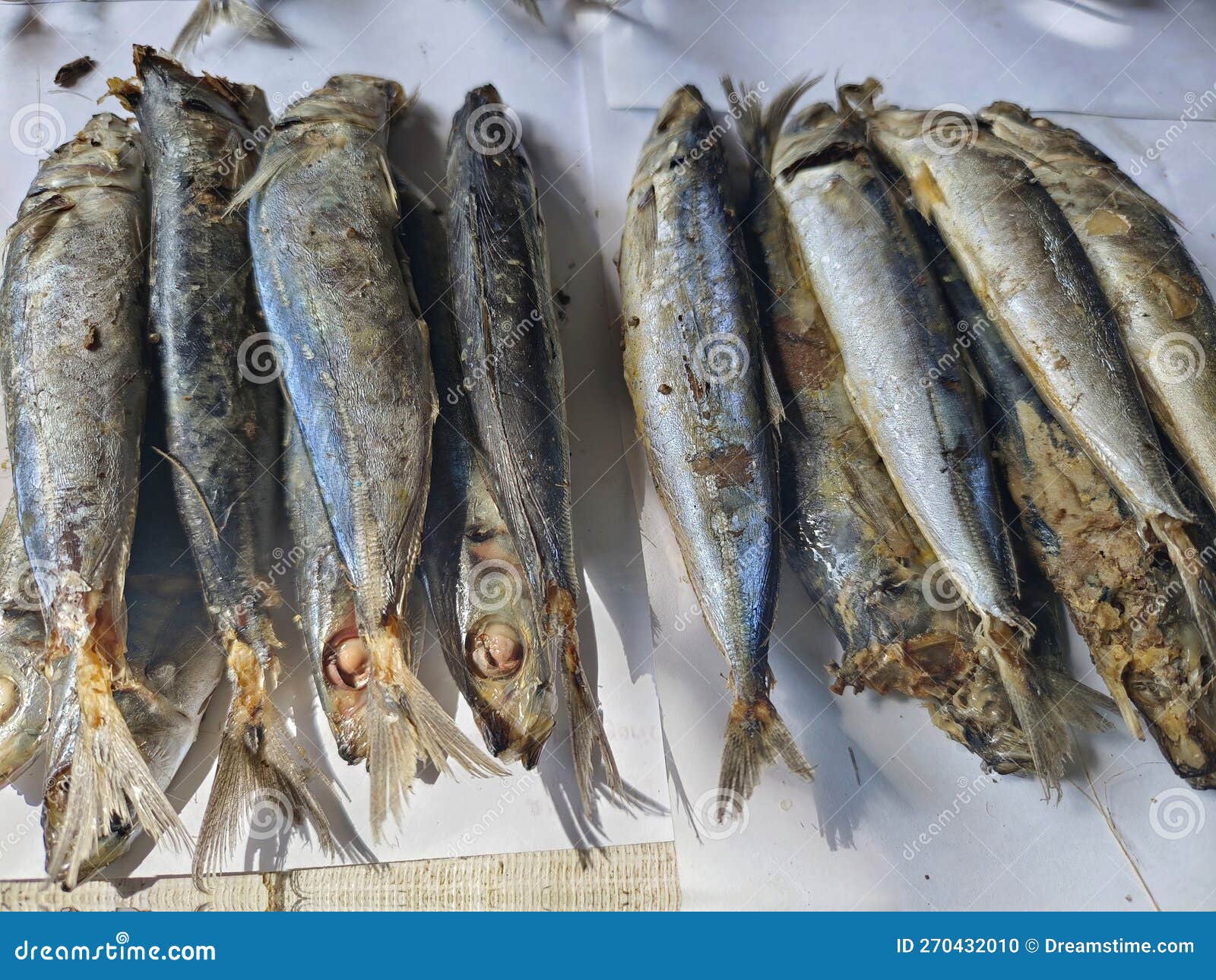 Peixe Salgado Vendido No Mercado Tradicional Foto de Stock - Imagem de ...