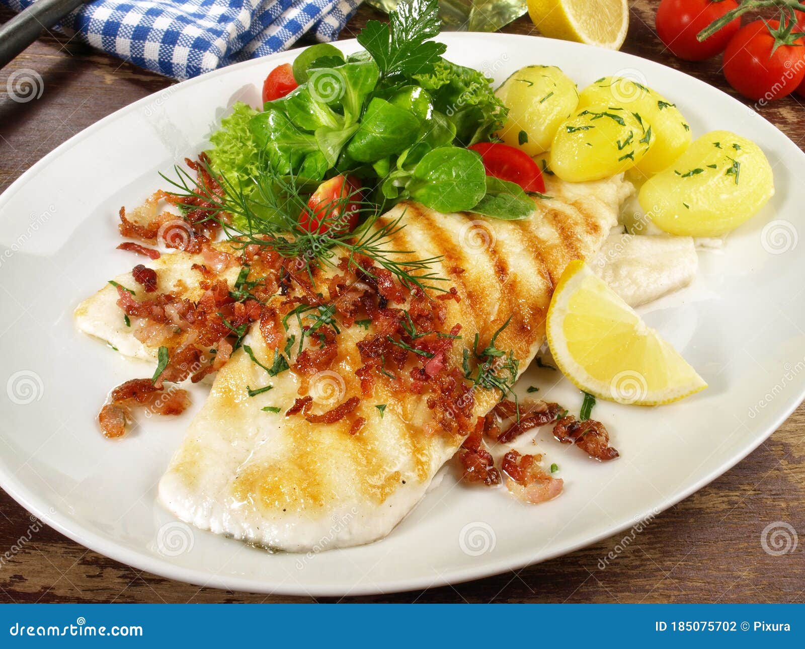 Peixe-solha Grelhado De Marisco Com Bacon Foto de Stock - Imagem de ...