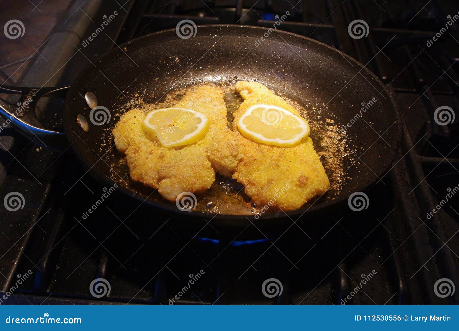 Peixes fritados foto de stock. Imagem de creme, cozinhado - 112530556