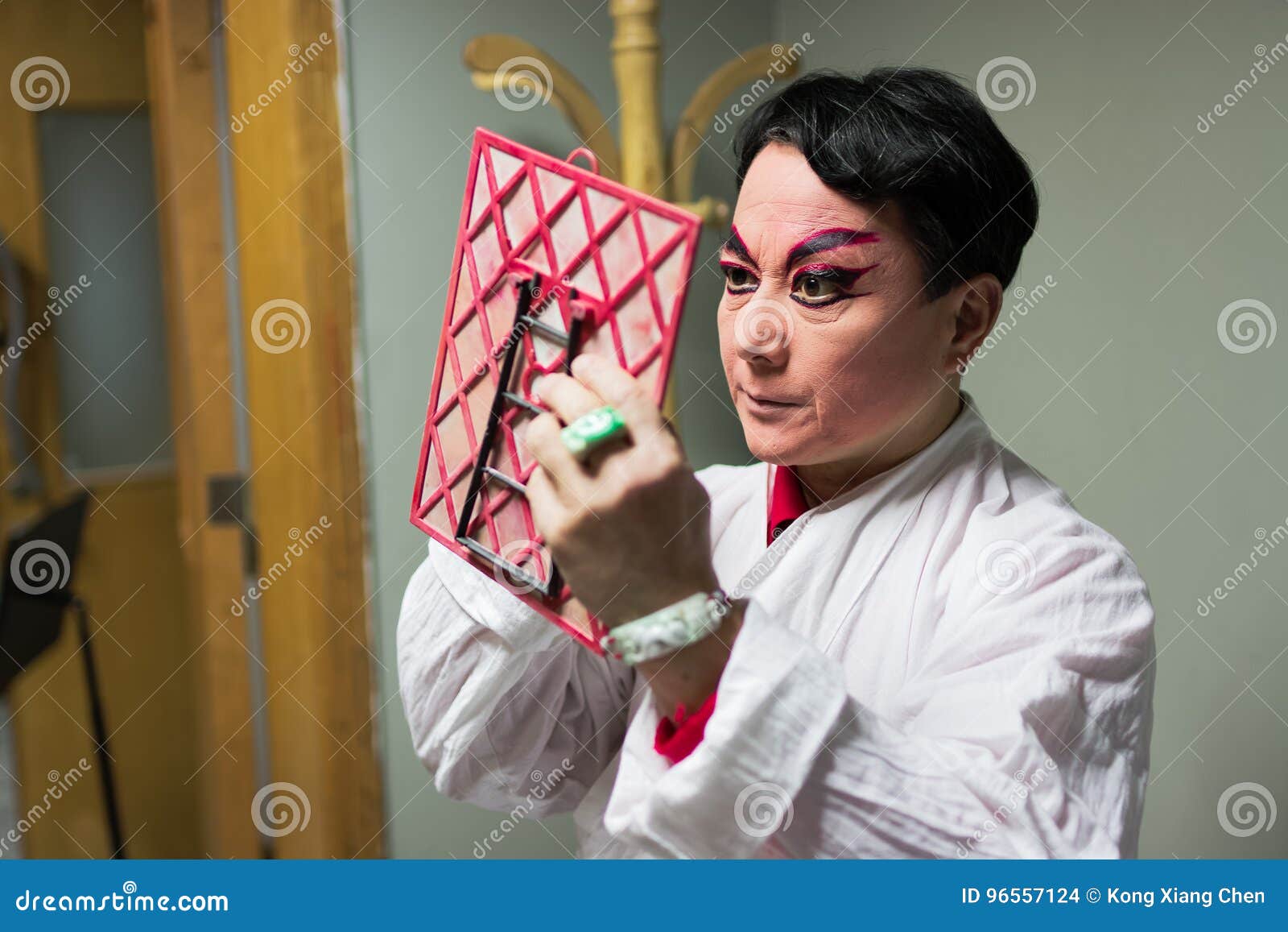 Peking Opera actor editorial stock image. Image of china - 96557124