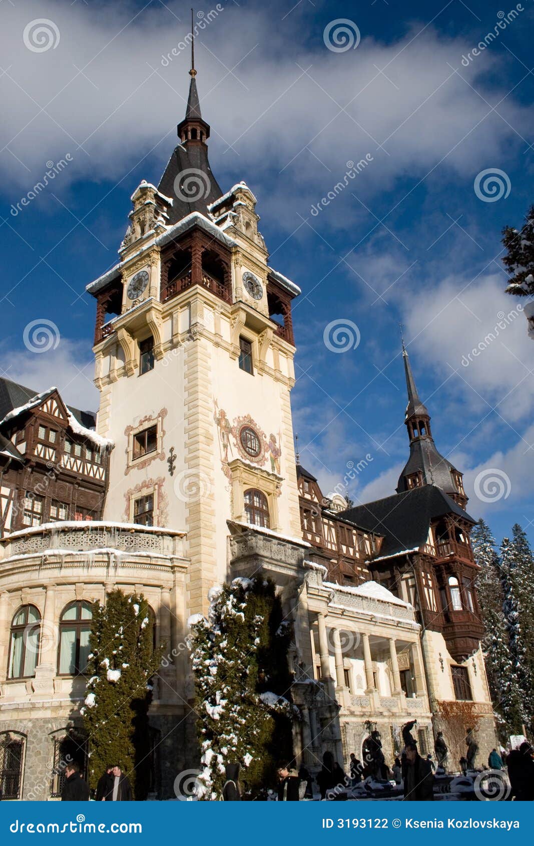 Pelesh Palas em Romania foto de stock. Imagem de neve - 3193122