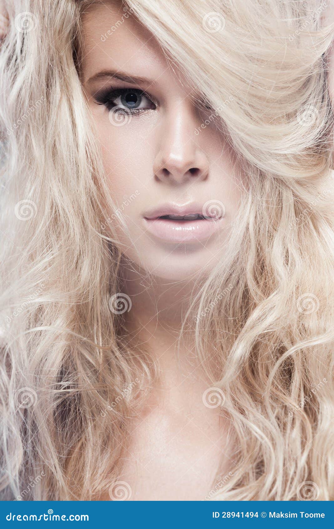 Pelo enredado foto de archivo. Imagen de hembra, rubio - 28941494