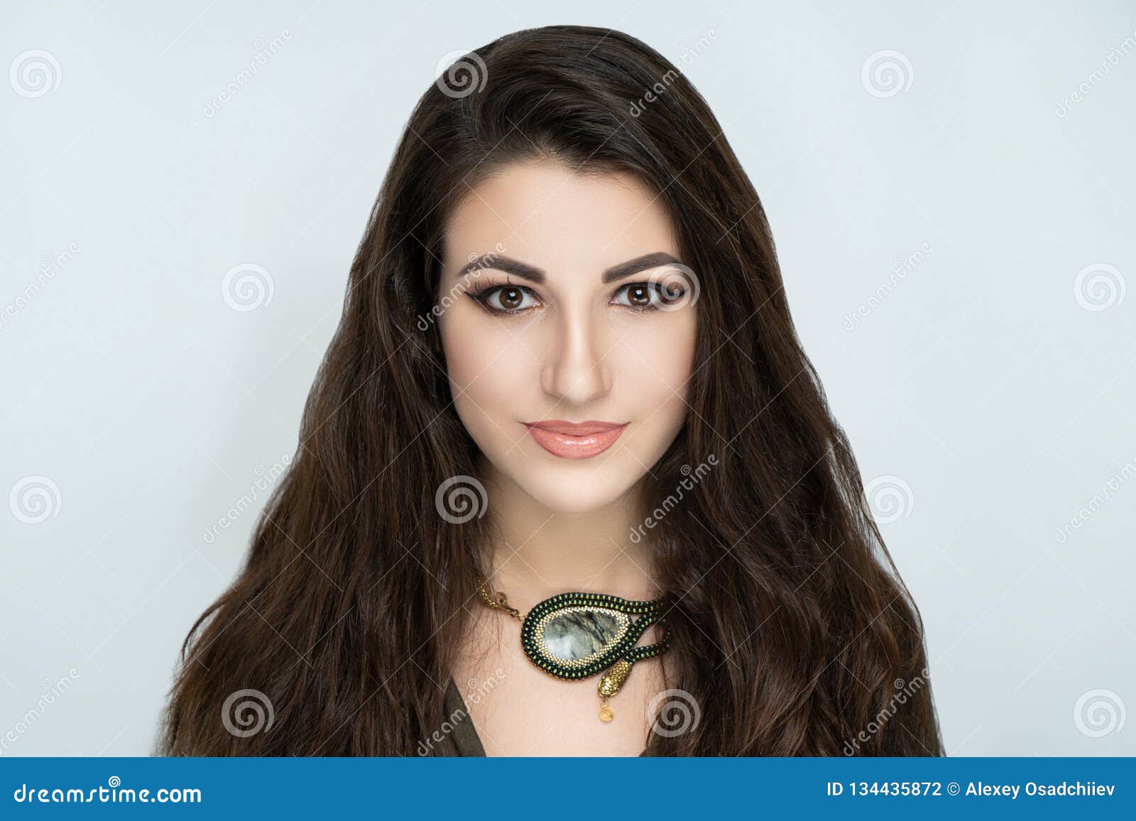 Pelo Negro Largo De La Mujer Foto de archivo - Imagen de manera ...