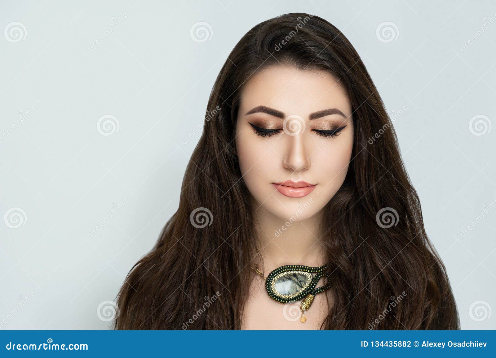 Pelo Negro Largo De La Mujer Foto de archivo - Imagen de frescura ...