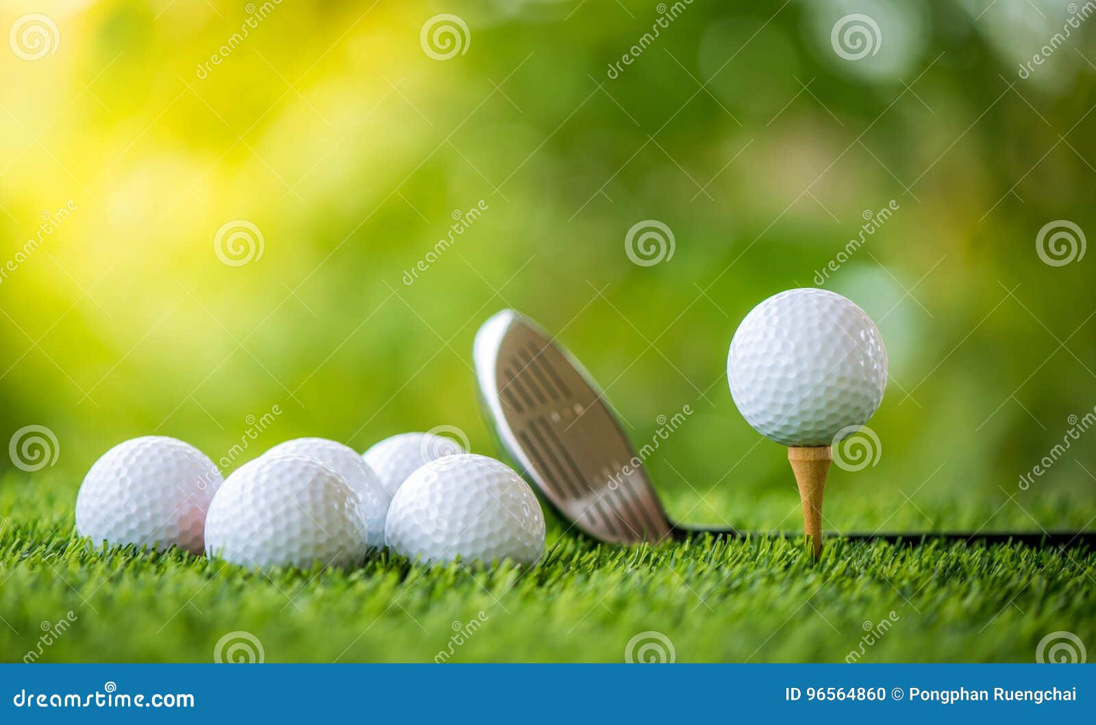 Pelota de golf en te foto de archivo. Imagen de bola - 96564860