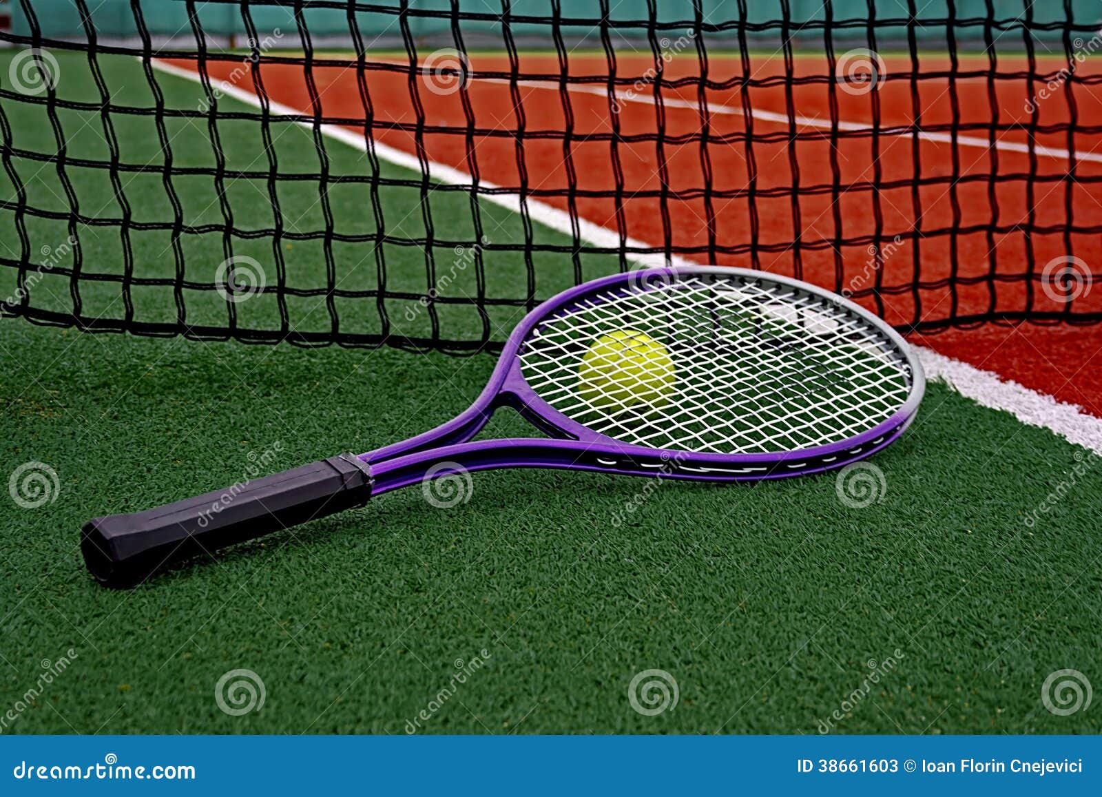 Pelota de tenis y Racket-3 imagen de archivo. Imagen de sombras - 38661603