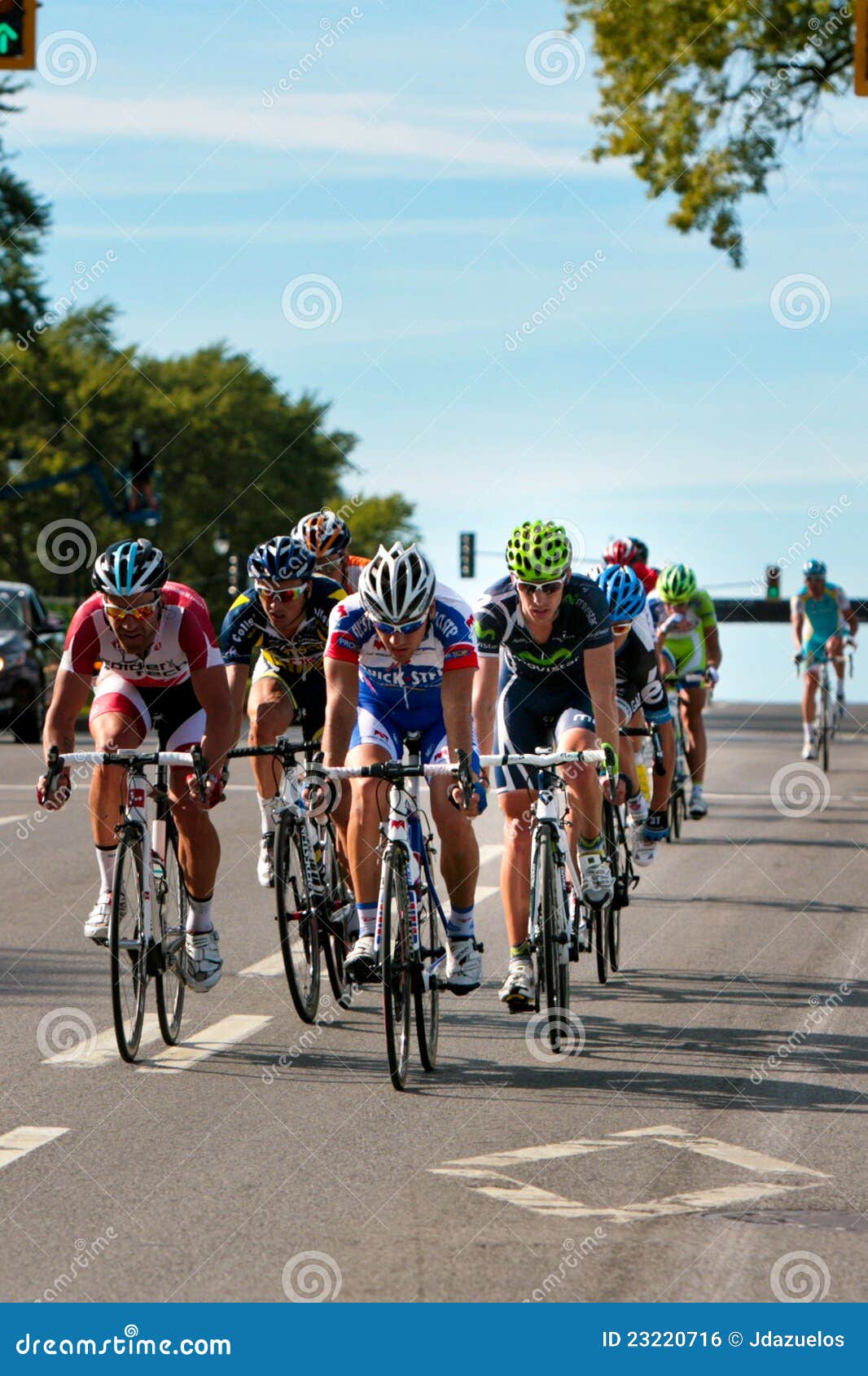The Peloton racing editorial photo. Image of finish, bicycle - 23220716