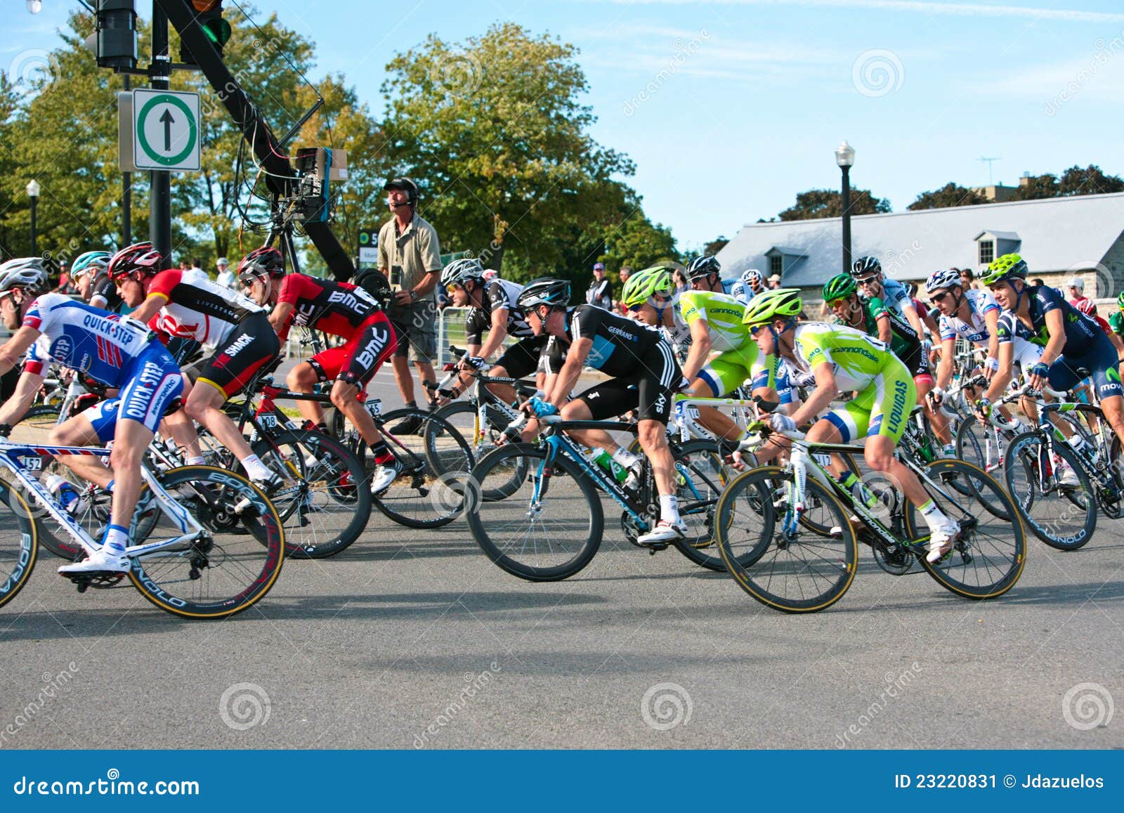 The Peloton racing editorial photo. Image of cycle, ascent - 23220831