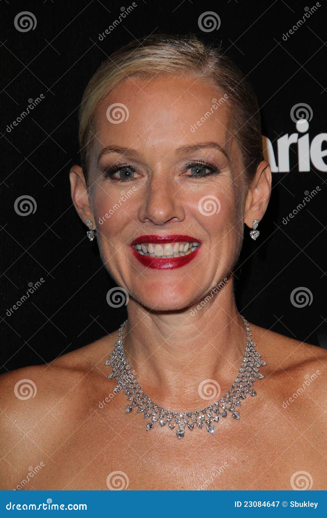 Penélope Ana Miller fotografía editorial. Imagen de anuncio - 23084647