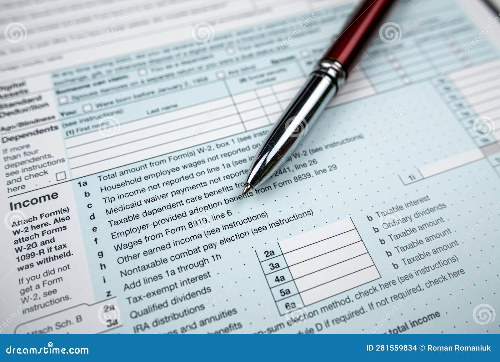 Pen on Blank 1040 Tax Return Form 2022 Editorial Stock Image - Image of ...