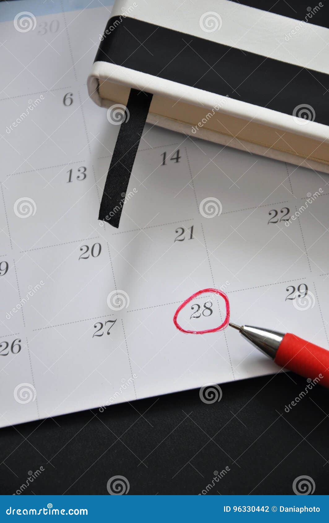 Pen Point To Date 28 on Calendar Stock Photo - Image of month ...