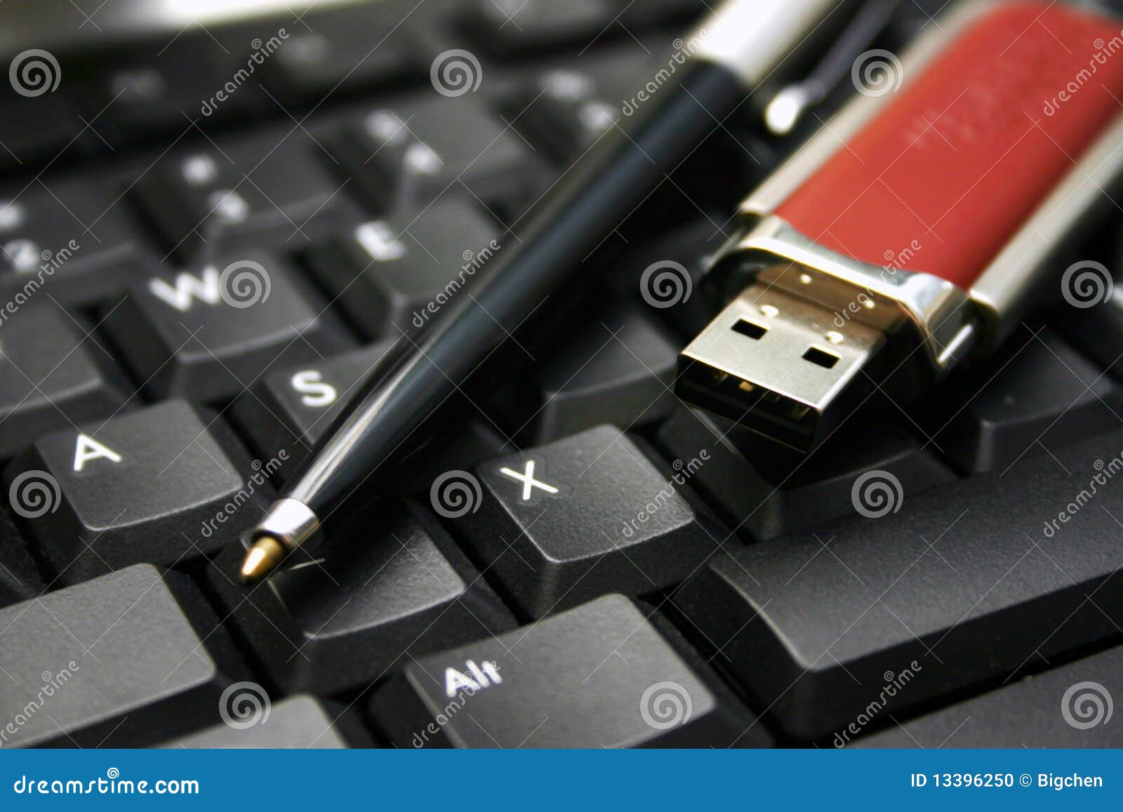 Pen, USB Stick and Keyboard Stock Photo - Image of cable, hardware ...
