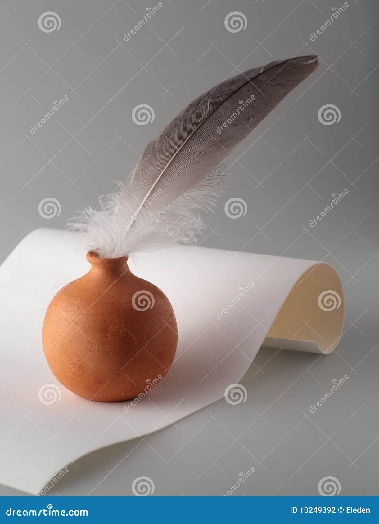 Pena e papel da pena foto de stock. Imagem de fundos - 10249392