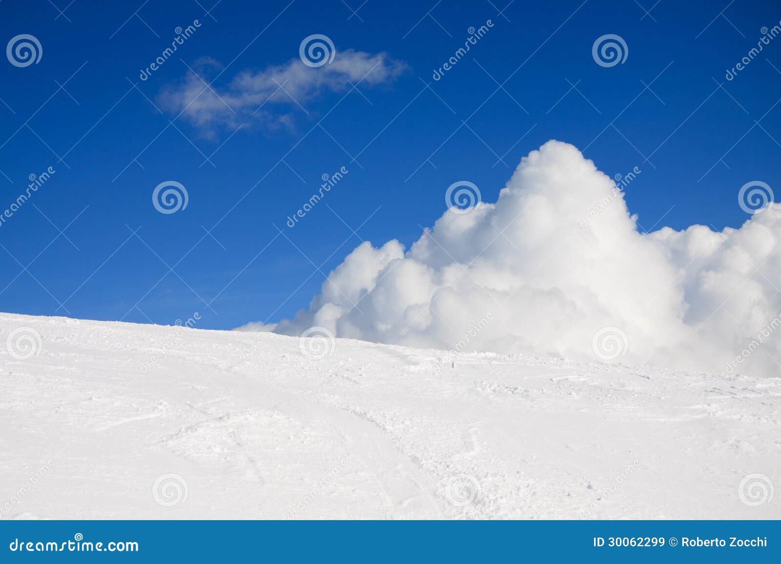 Pendio dello sci immagine stock. Immagine di panorama - 30062299