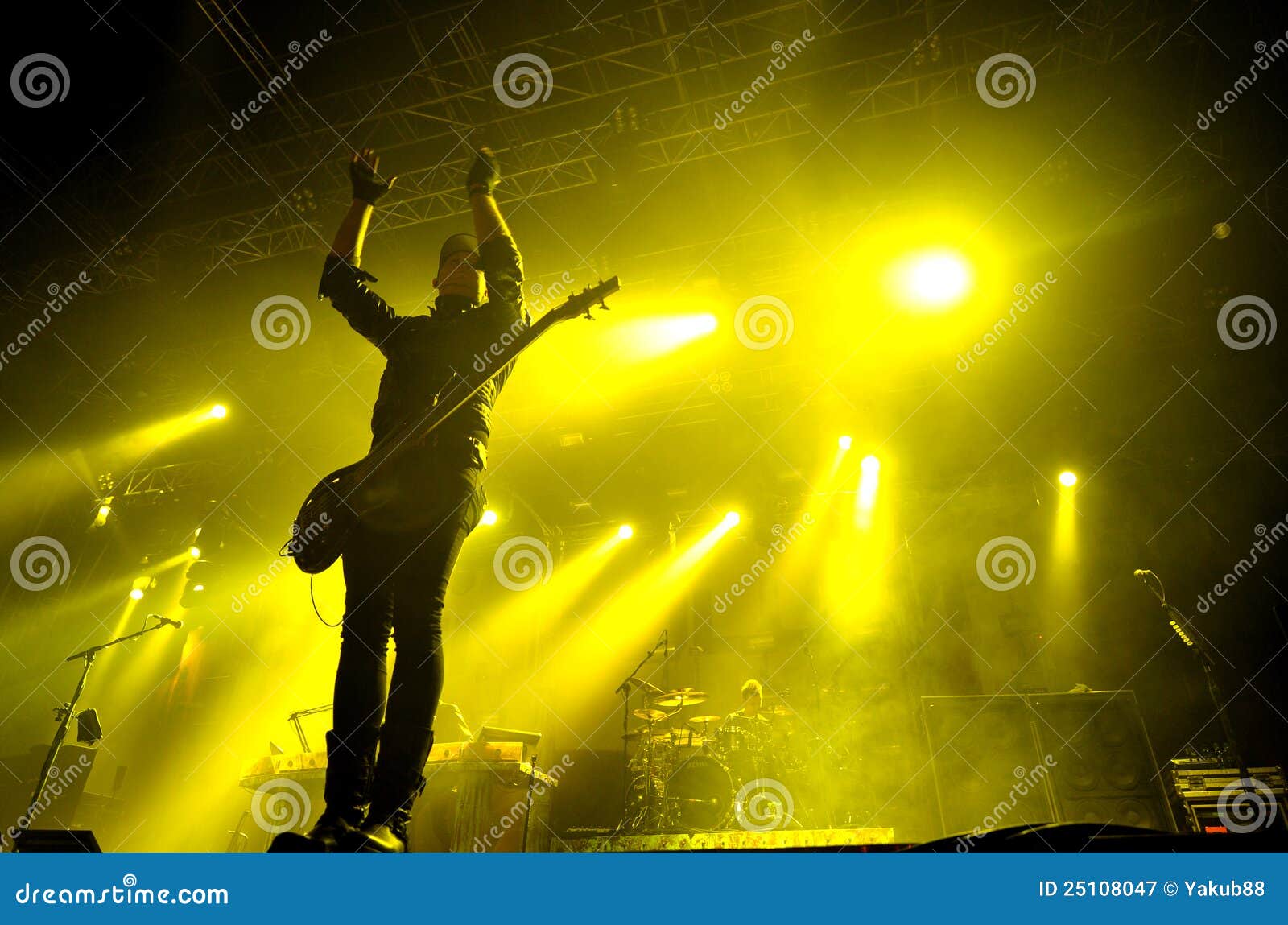 Pendulum editorial photography. Image of concert, performance - 25108047