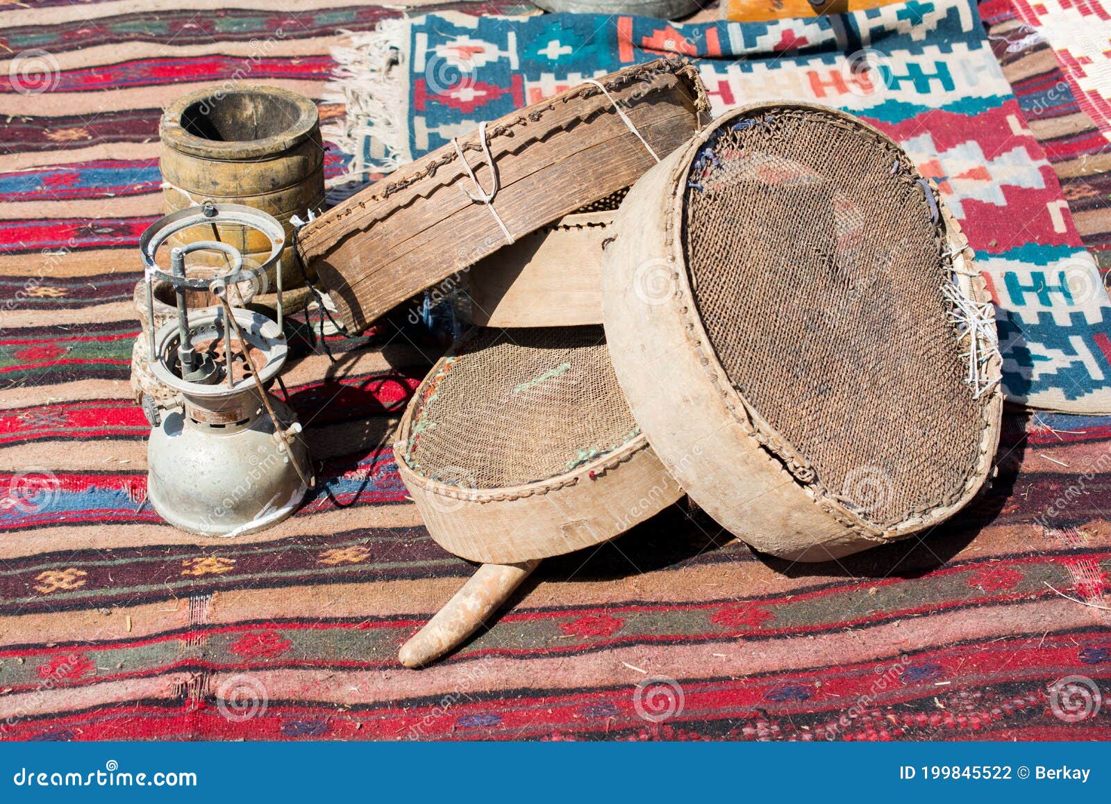 Peneira De Madeira De Tipo Tradicional Foto de Stock - Imagem de ...