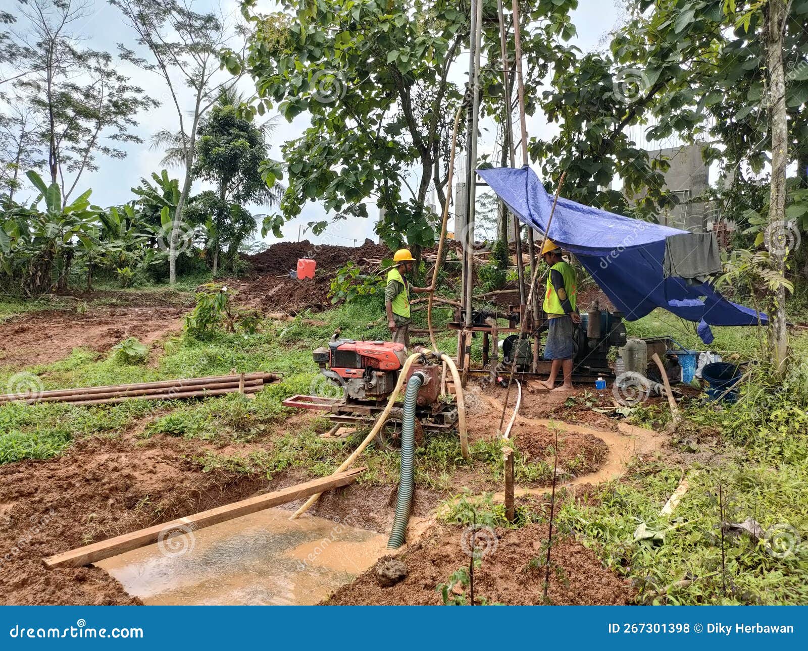 Pengeboran Sumur Shallow Well Editorial Stock Photo - Image of jungle ...