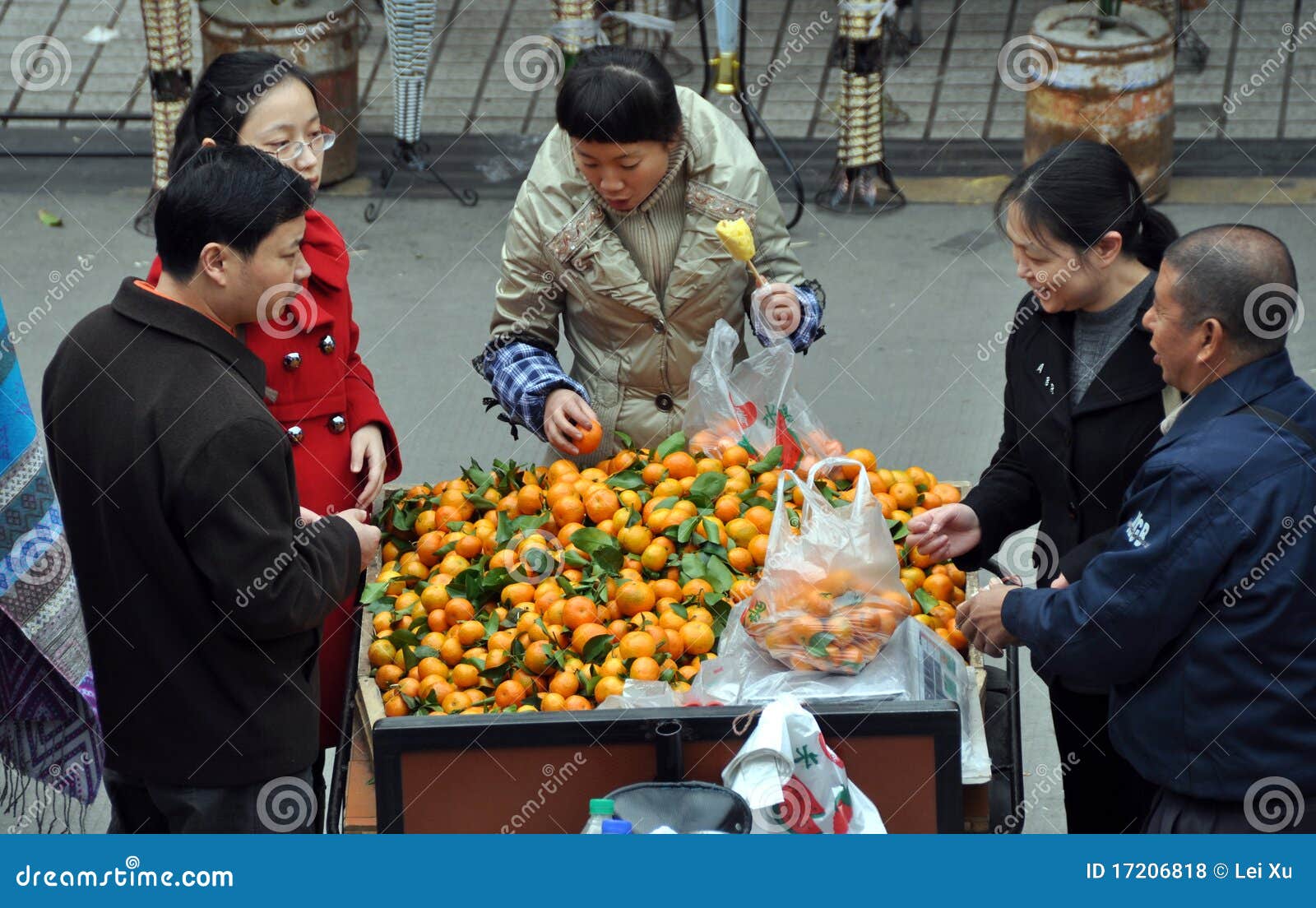 Pengzhou, China: People Buying Oranges Editorial Stock Photo - Image of ...
