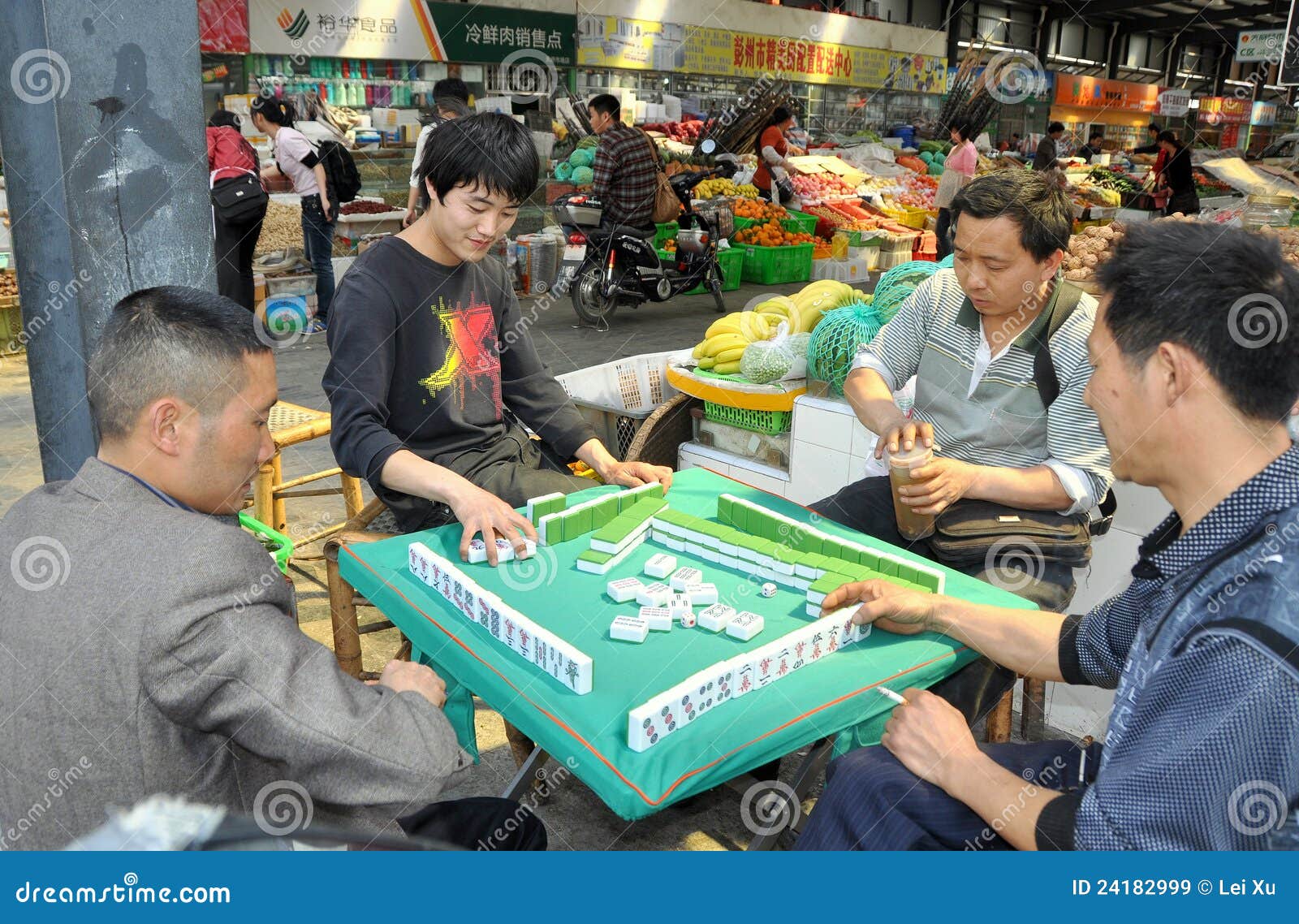 Pengzhou, China: Workers Playing Mahjong Editorial Stock Image - Image ...