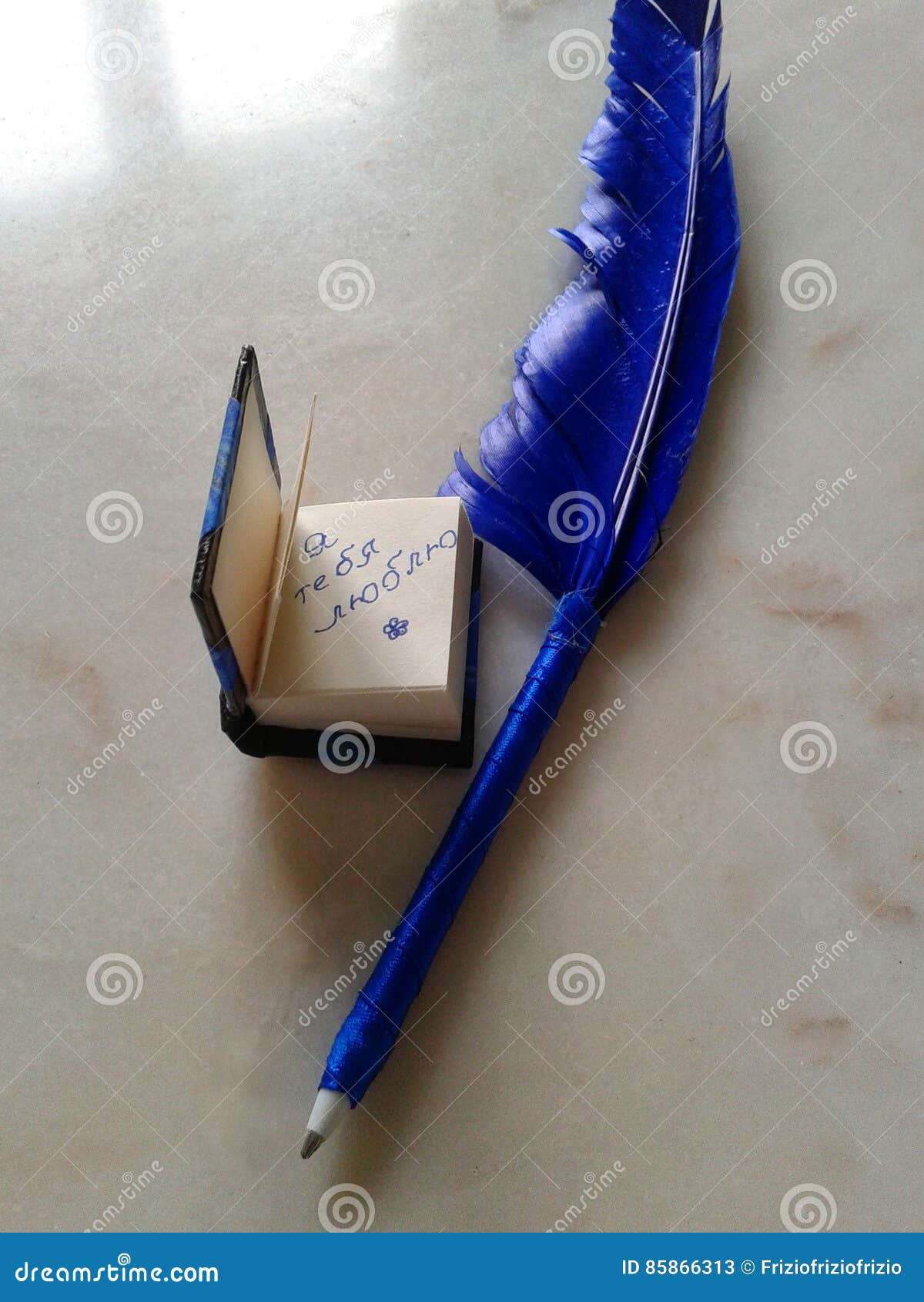 Penna blu, letteratura immagine stock. Immagine di mestieri - 85866313