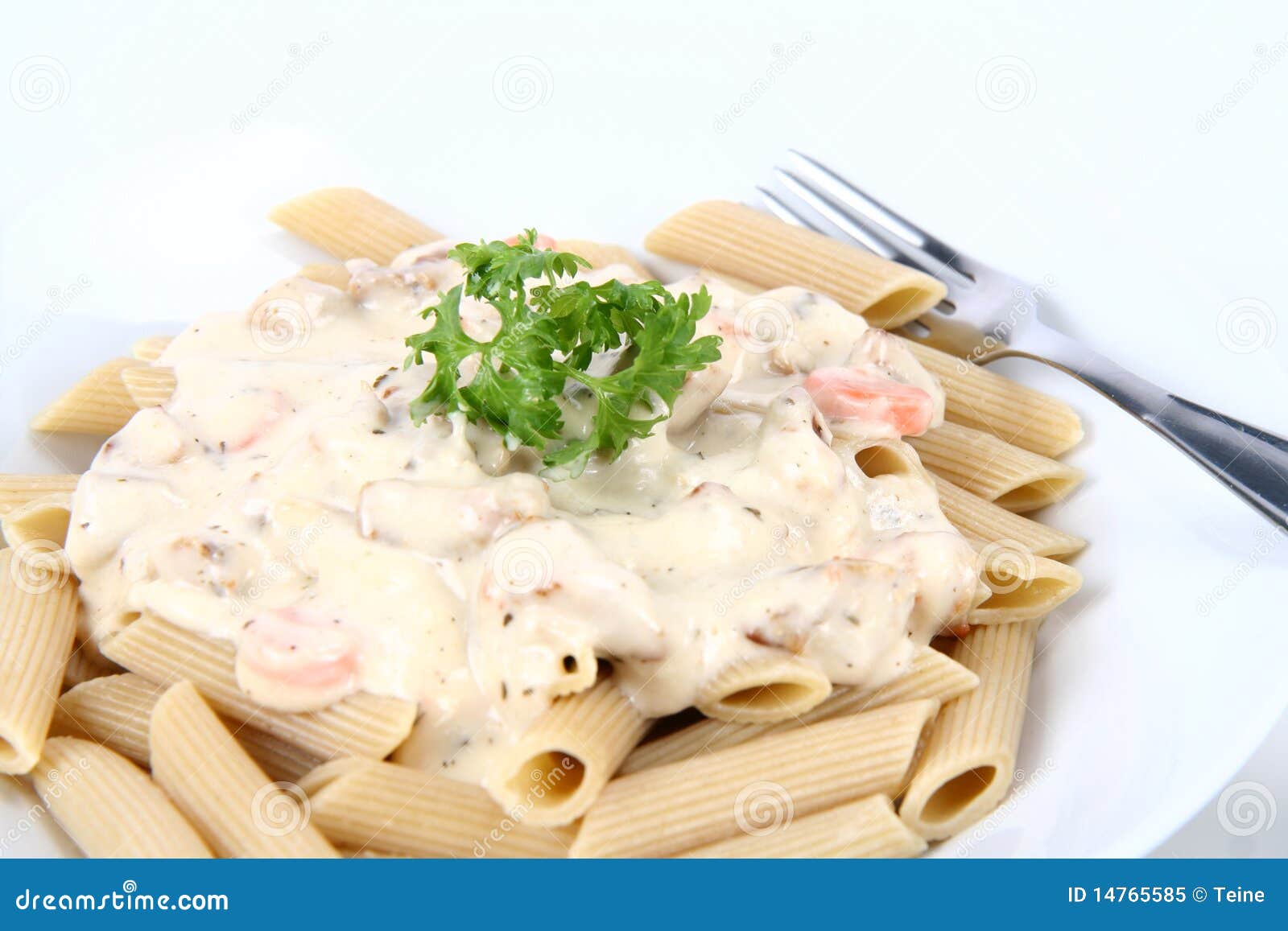 Penne met witte saus stock afbeelding. Image of macaroni - 14765585