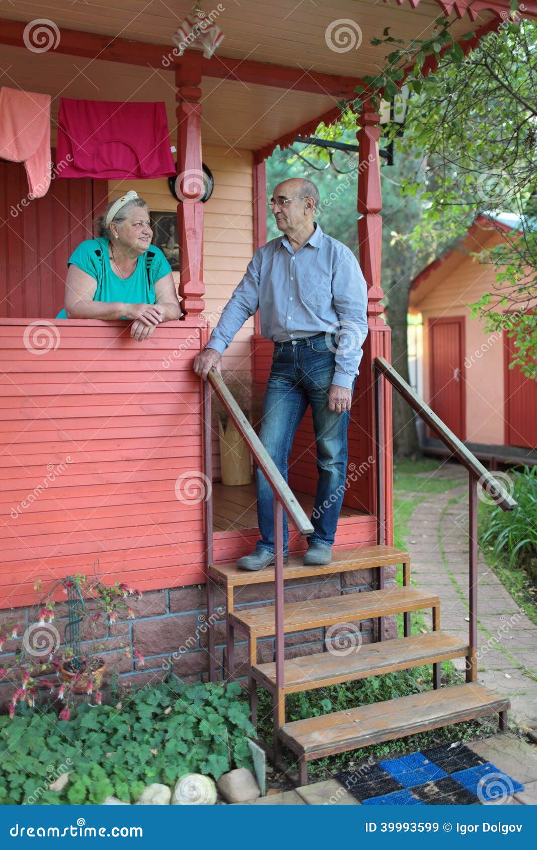 Pensionati immagine stock. Immagine di sorridere, pensione - 39993599