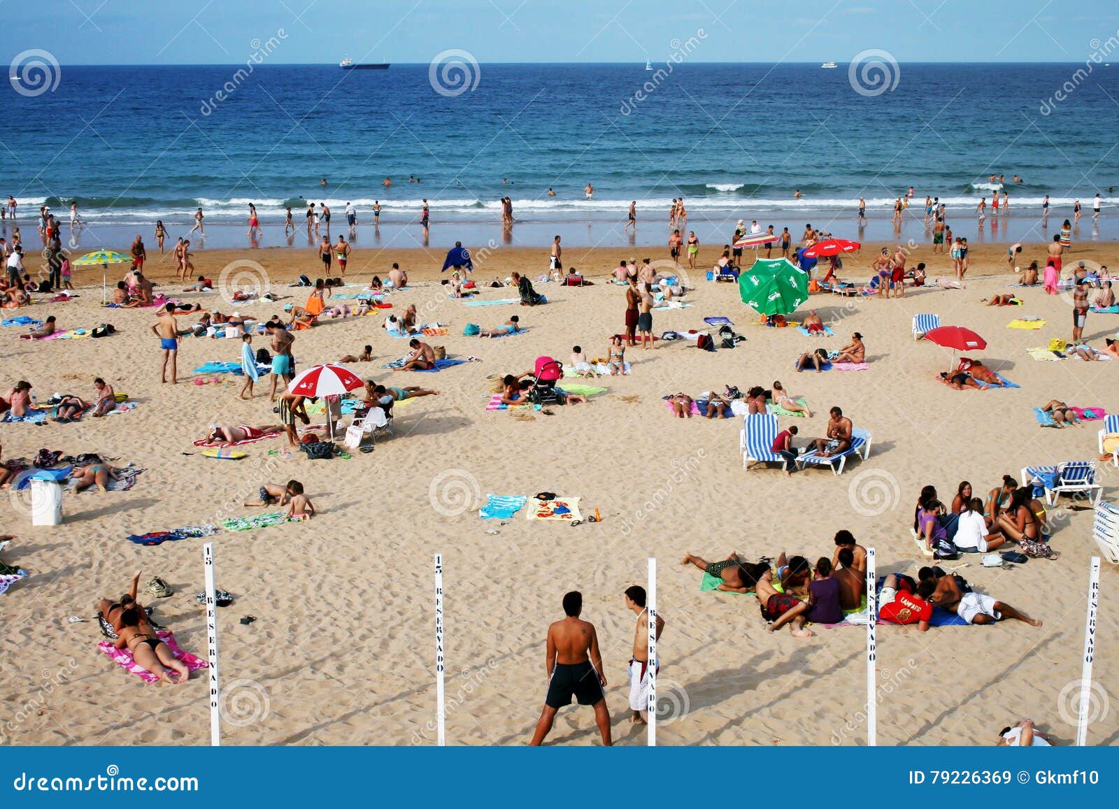 Beach People And Parasols Silhouettes Editorial Image | CartoonDealer ...