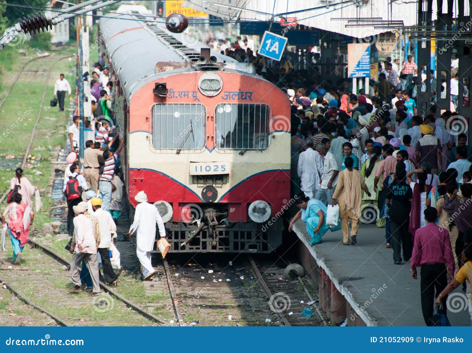 People are Boarding in the Train, India Editorial Stock Image - Image ...