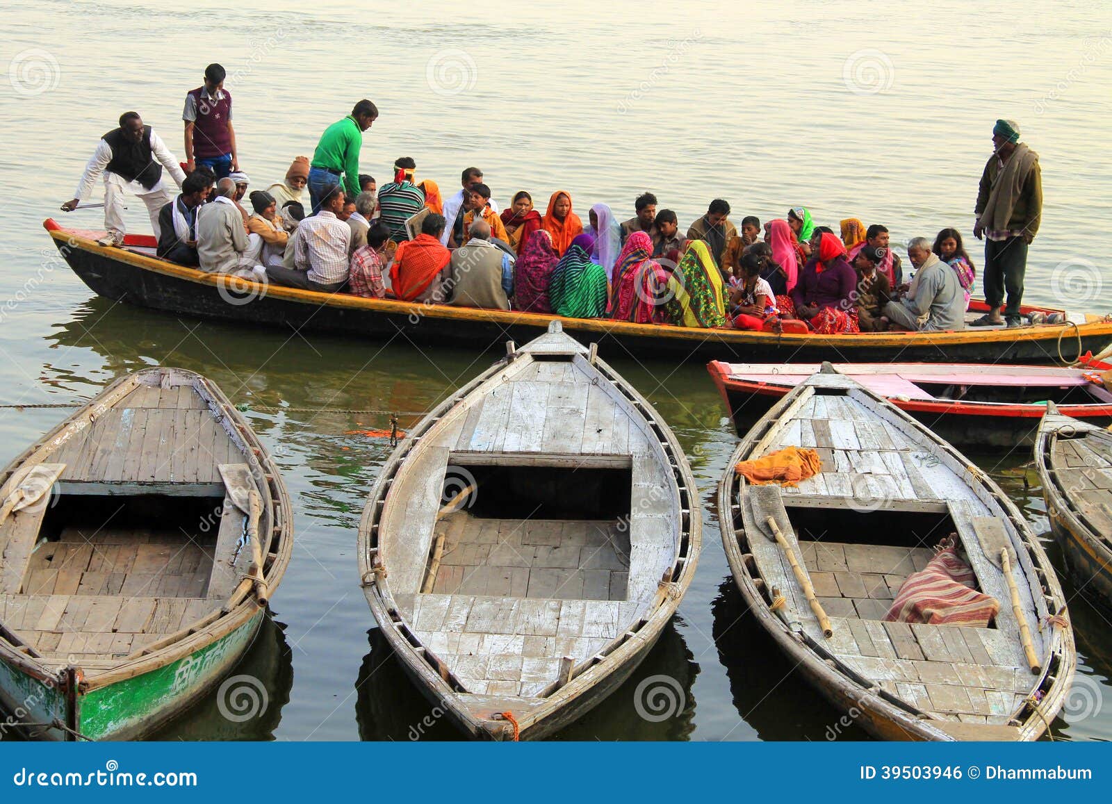 People on boat in India editorial photo. Image of varanasi - 39503946