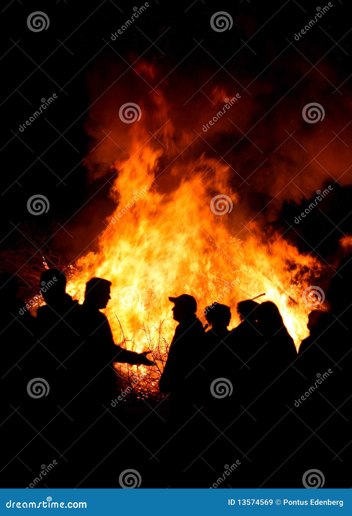 People at a bonfire stock image. Image of orange, burnt - 13574569