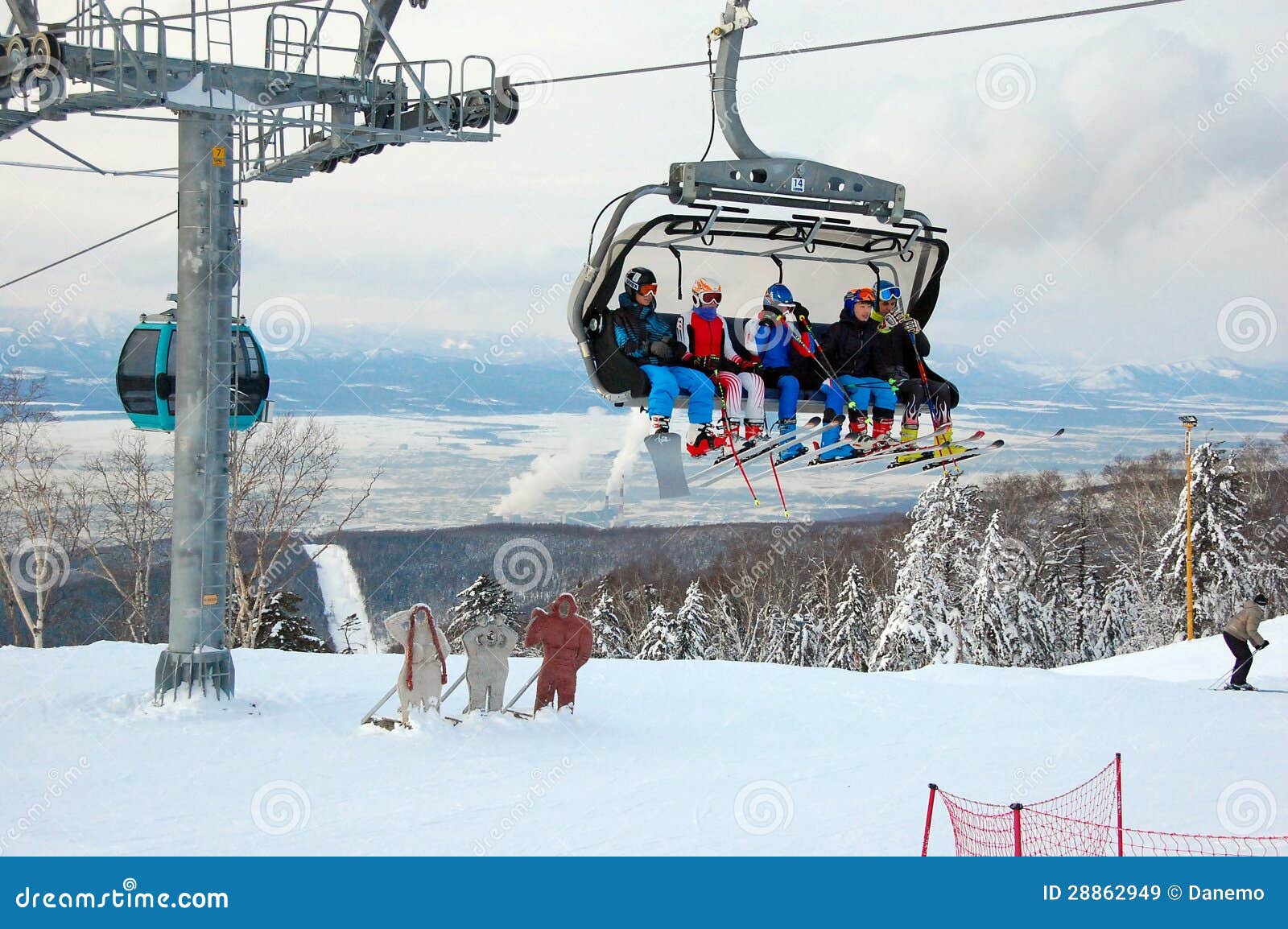 People on cable road editorial stock image. Image of cable - 28862949