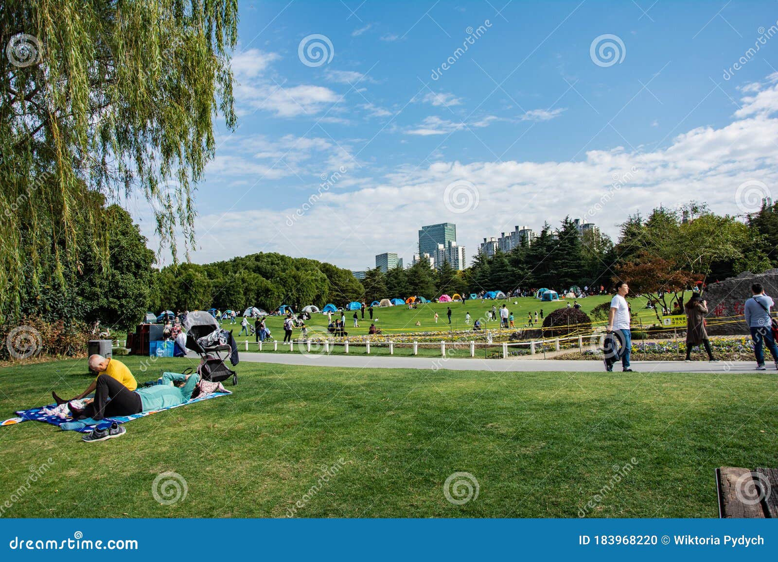 People Chilling in Century Park Editorial Image - Image of face ...