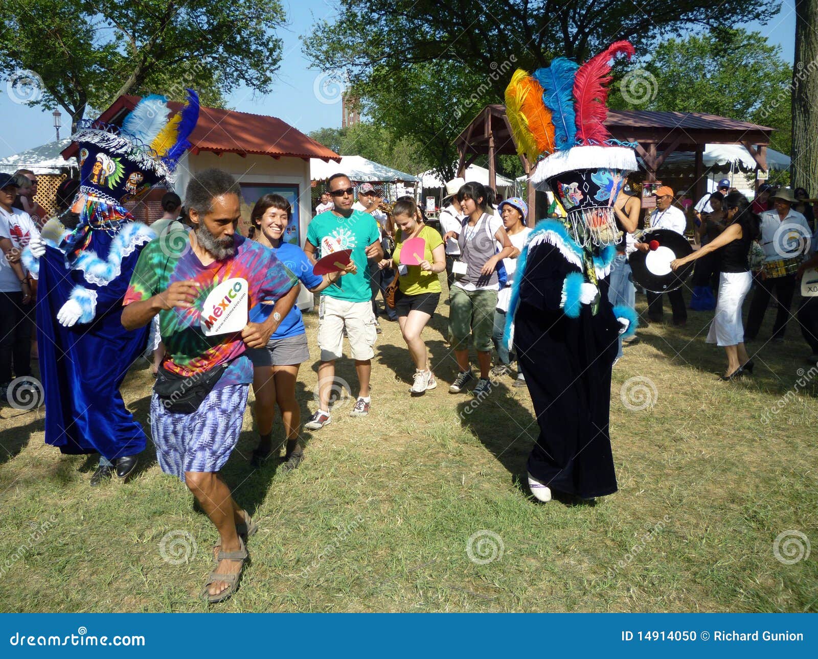 People and Costumed Performers Editorial Image - Image of festival ...