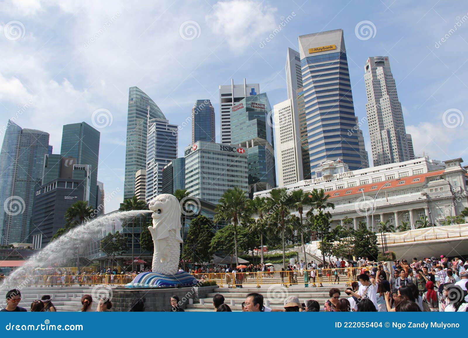 People Crowded at Merlion Park Editorial Stock Image - Image of merlion ...