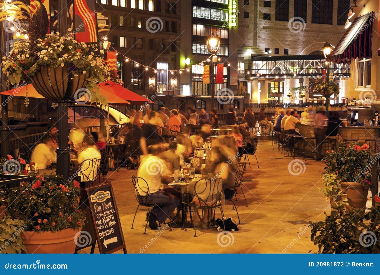 People Dining at the Front of Milwaukee River Editorial Photography ...