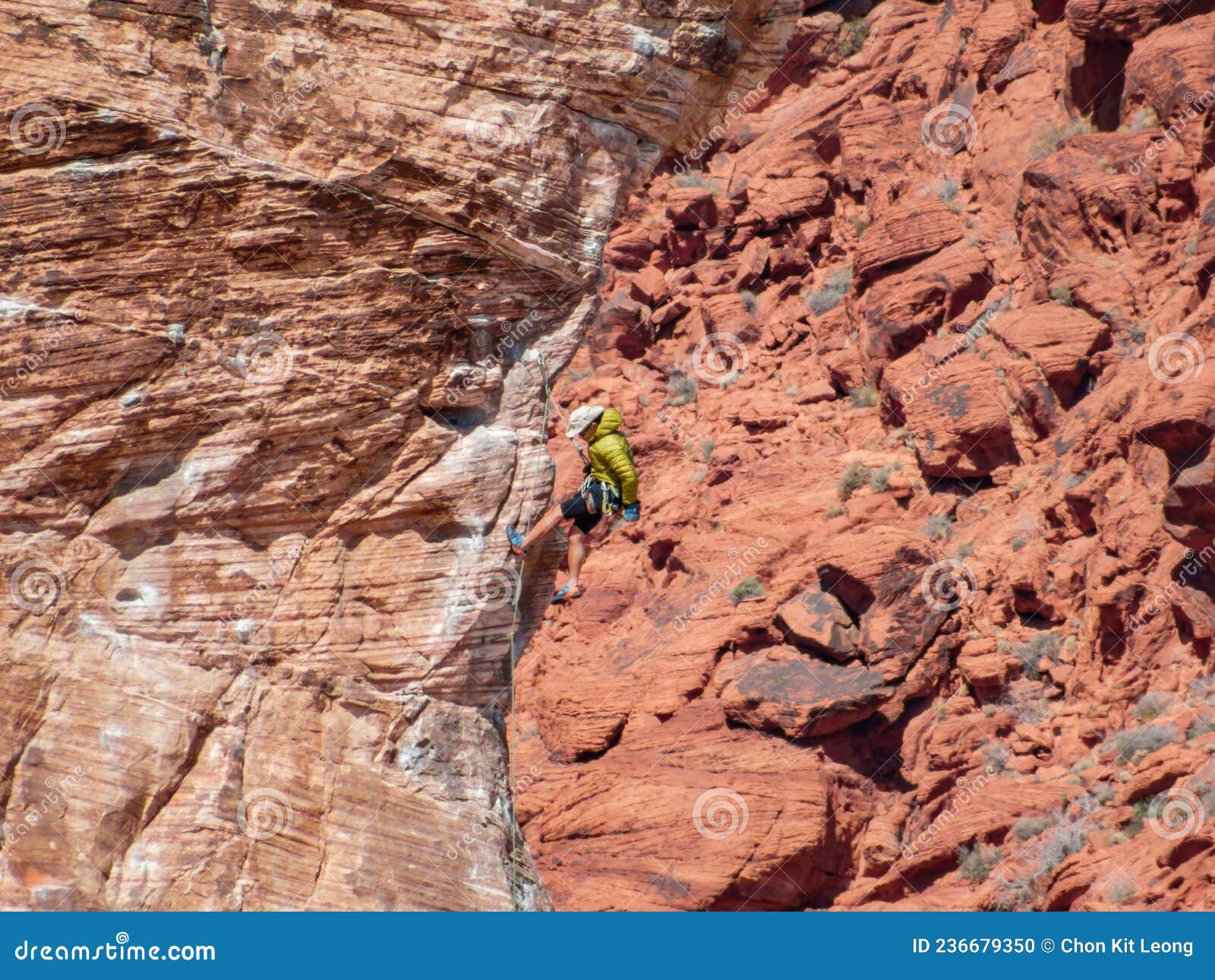 People Doing Rock Climbing Sports Editorial Image - Image of mountain ...