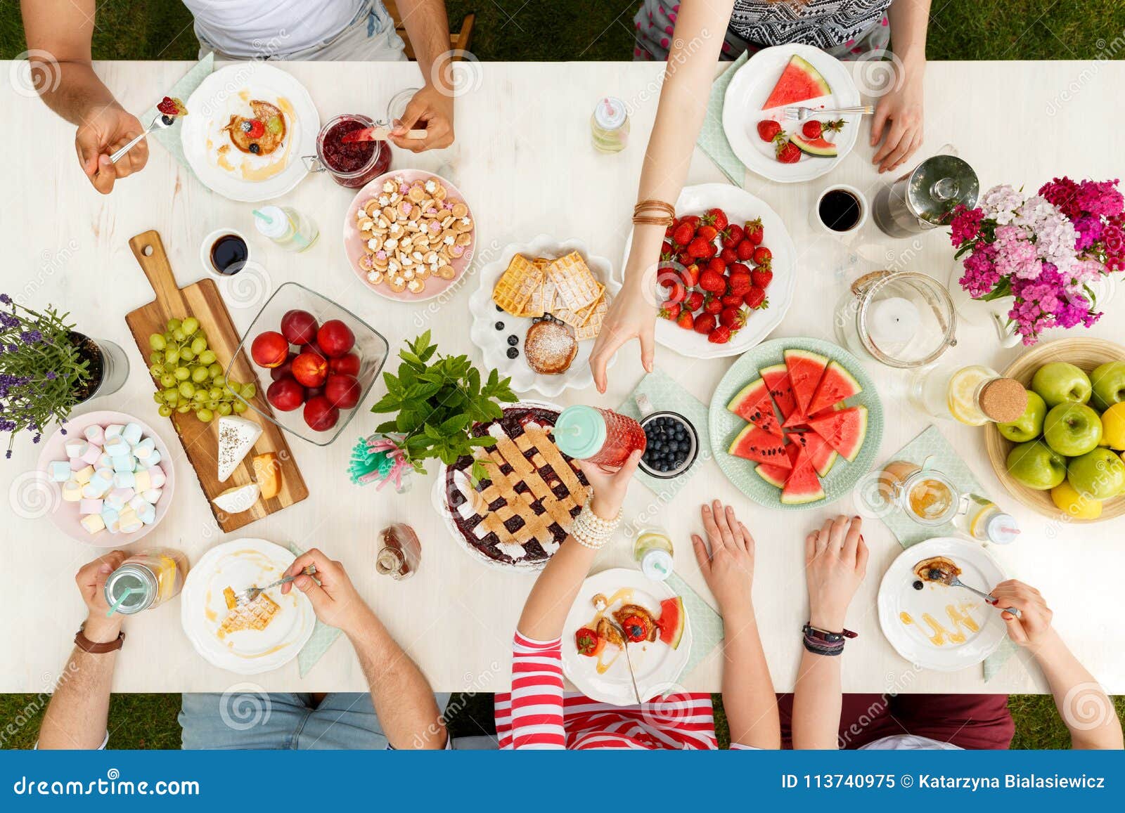 People Eating Fruit Stock Photos - Download 82,438 Royalty Free Photos