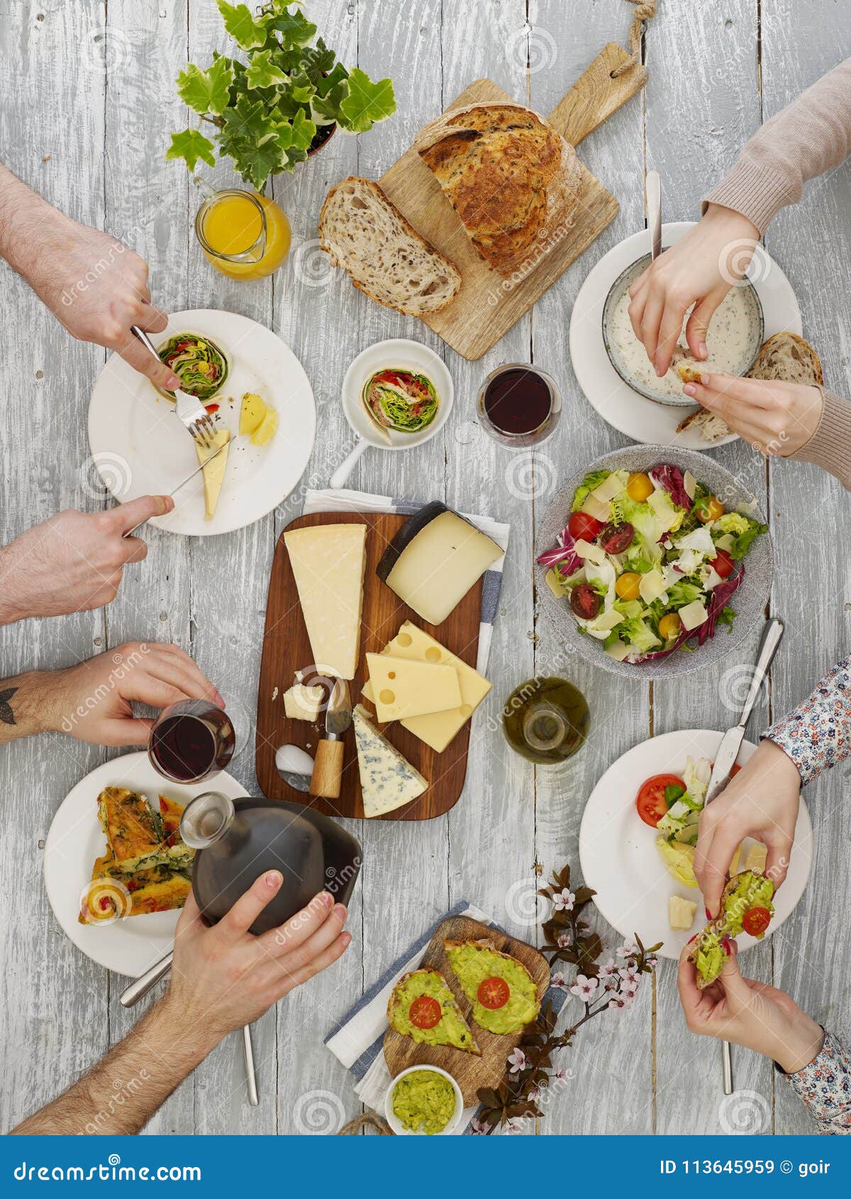 People Eating Table Stock Photos - Download 85,547 Royalty Free Photos