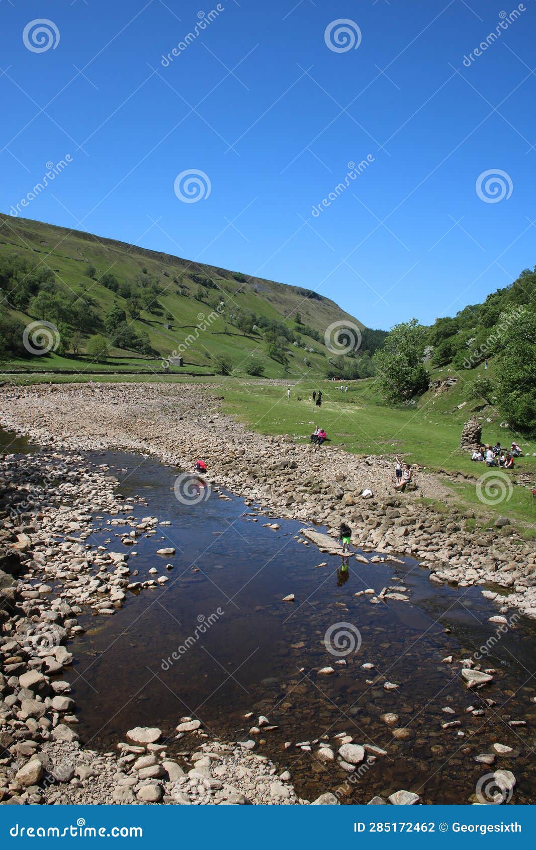 People Enjoying River Swale on Sunny June Day Editorial Photography ...