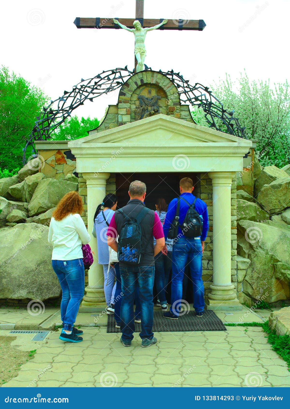 People enter the prayer editorial stock photo. Image of group - 133814293