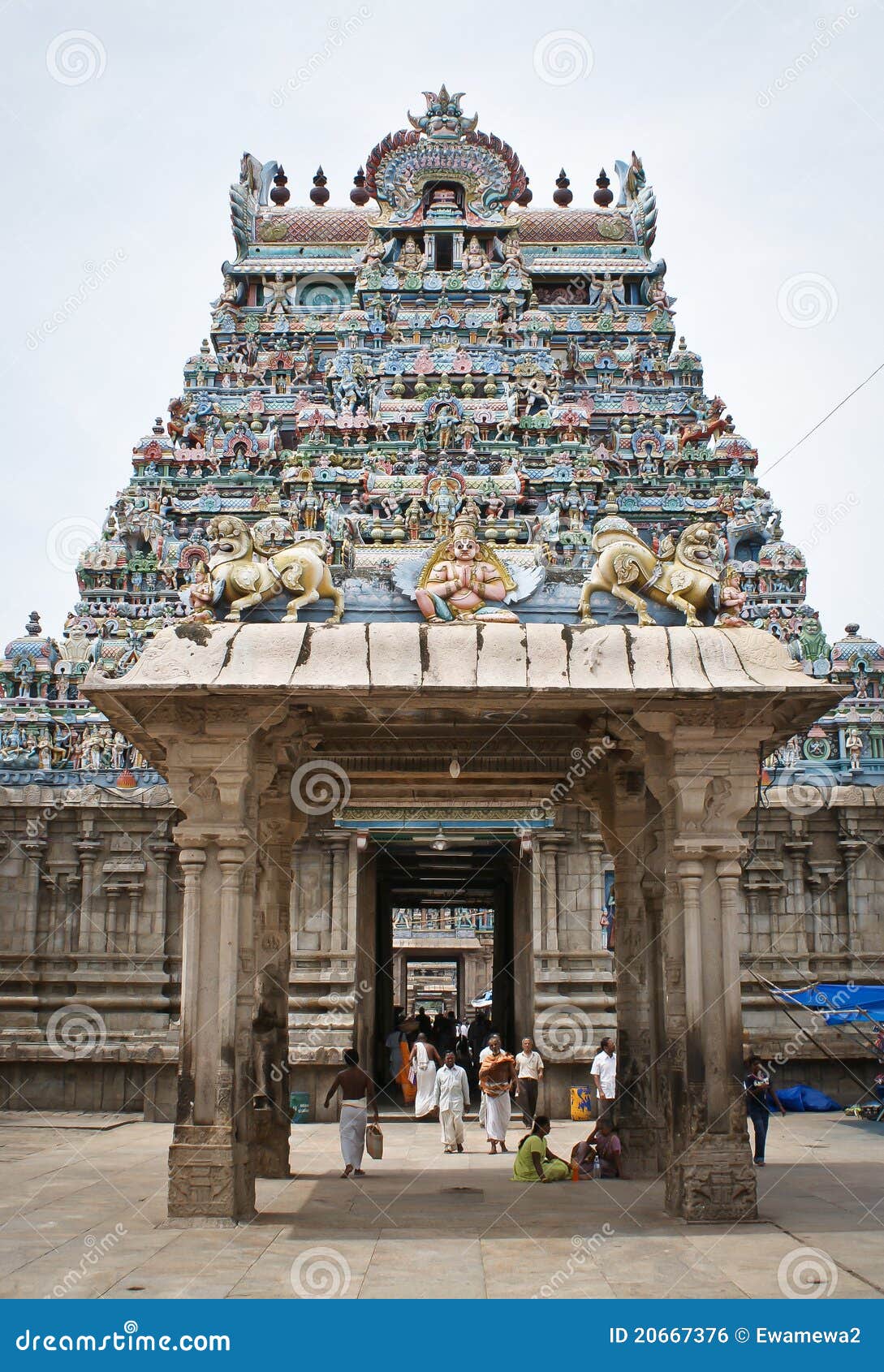 People Entering Hindu Temple Editorial Photo - Image of srirangam ...