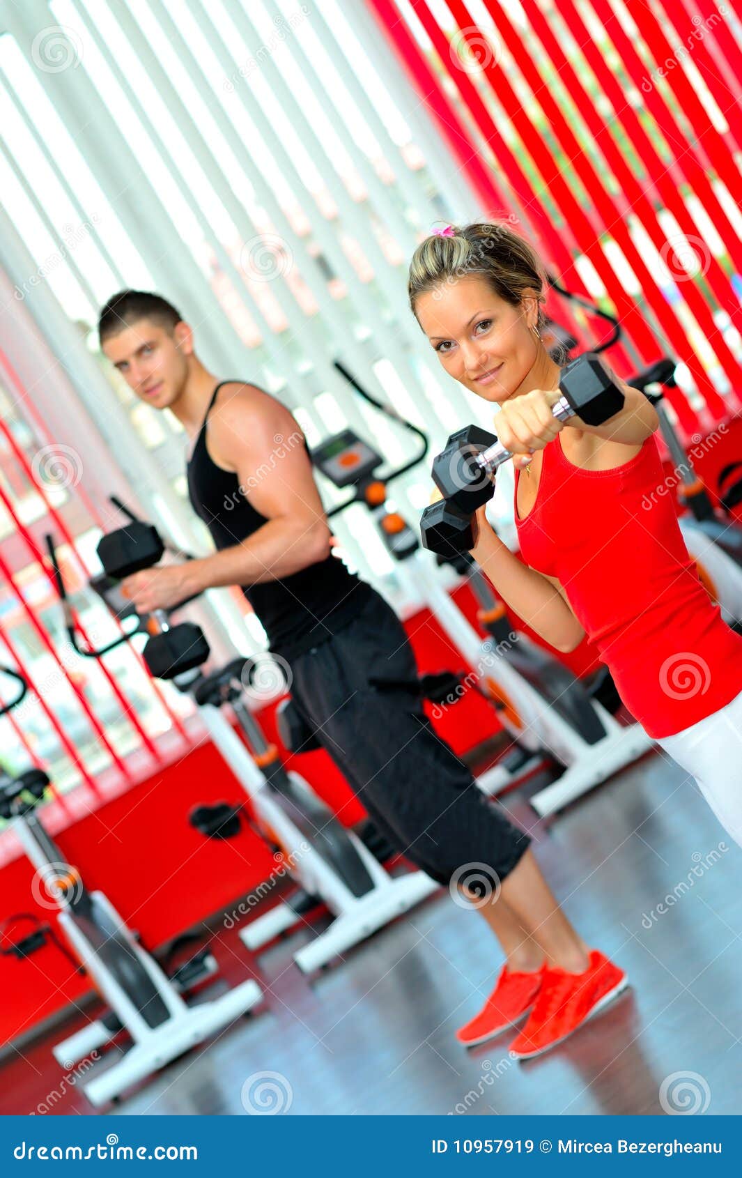 People Exercising In The Gym Royalty Free Stock Images - Image: 10957919
