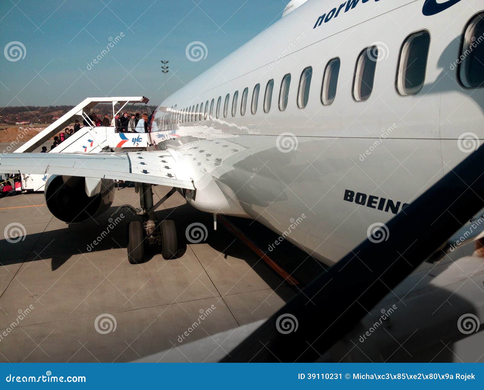 People Getting on the Plane Editorial Photo - Image of republic, board ...
